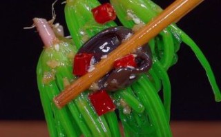 芥末拌菠菜怎么做_菠菜焯水几分钟