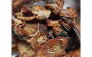 香煎鲫鱼怎么做_香煎鲫鱼不破皮技巧