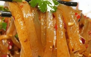 猪皮凉拌怎么做_猪皮凉拌需要焯水吗