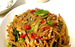 青萝卜炒肉丝怎么做_青萝卜炒肉丝用焯水吗