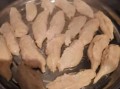 鱼丸子怎么做好吃又简单_家常鱼丸子的做法窍门