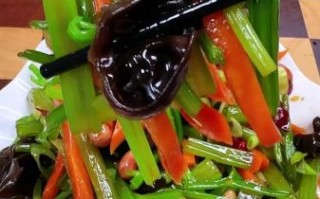芹菜怎么腌制好吃简单_家常芹菜腌制方法