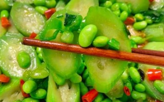 丝瓜炒毛豆怎么做_丝瓜炒毛豆要不要焯水