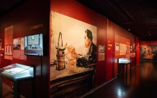 八角楼上毛主席在干什么_八角楼灯光象征什么