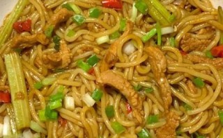 芹菜炒粉条怎么炒不粘锅_芹菜炒粉条的家常做法