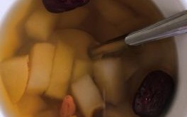 冰糖炖梨要加水吗_冰糖炖梨的正确做法