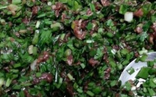 牛肉韭菜饺子馅怎么调好吃_牛肉韭菜饺子馅做法窍门