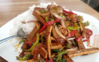 香干回锅肉盖码饭怎么做_香干回锅肉盖码饭热量高吗