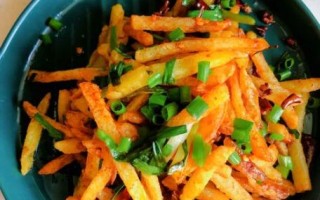 爆炒土豆丝怎么炒才脆_家常土豆丝要不要焯水