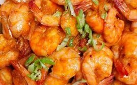 油焖大虾怎么做好吃_油焖大虾的家常做法窍门