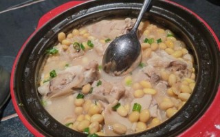 黄豆猪蹄汤怎么做好喝_黄豆猪蹄汤的家常做法