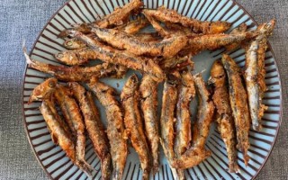 干炸小鱼怎么做好吃_干炸小鱼酥脆不腥的秘诀