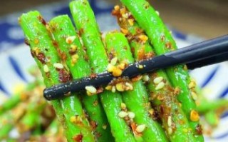 凉拌豆角芝麻酱蒜蓉怎么做_豆角焯水几分钟才脆绿