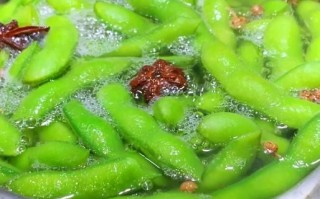 带皮的毛豆煮多长时间能熟_带壳毛豆怎么煮才绿