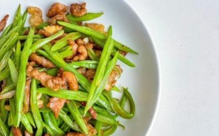 豆角炒肉丝怎么做_豆角炒肉丝用焯水吗
