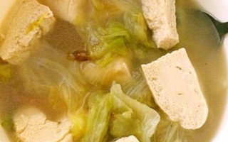 小白菜炖冻豆腐怎么做_冻豆腐需要焯水吗