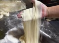 拉面怎么和面才劲道_拉面和面技巧