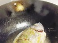 煎鱼怎么不粘锅_煎鱼前怎么处理
