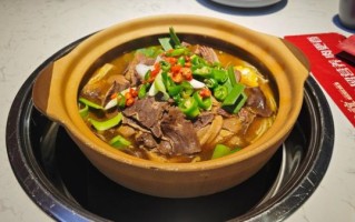 砂锅炖牛肉最正宗的做法_砂锅炖牛肉怎么做才软烂