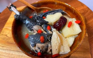 乌鸡菌菇汤怎么炖好喝_乌鸡菌菇汤做法步骤