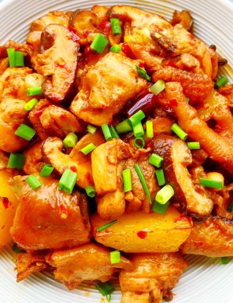 香菇土豆炖鸡怎么做_香菇土豆炖鸡需要焯水吗-第1张图片-山城妙识 香菇土豆炖鸡怎么做_香菇土豆炖鸡需要焯水吗-第1张图片-山城妙识