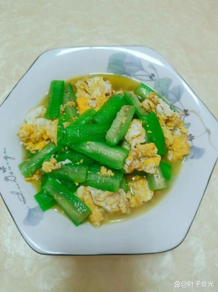 丝瓜炒鸡蛋怎么做_丝瓜炒鸡蛋需要焯水吗-第1张图片-山城妙识 丝瓜炒鸡蛋怎么做_丝瓜炒鸡蛋需要焯水吗-第1张图片-山城妙识