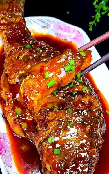 清蒸鲈鱼怎么做_红烧鲤鱼的家常做法-第3张图片-山城妙识
