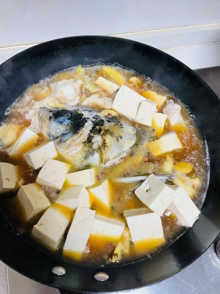 鲤鱼炖豆腐怎么做好吃_家常鲤鱼炖豆腐做法-第1张图片-山城妙识 鲤鱼炖豆腐怎么做好吃_家常鲤鱼炖豆腐做法-第1张图片-山城妙识