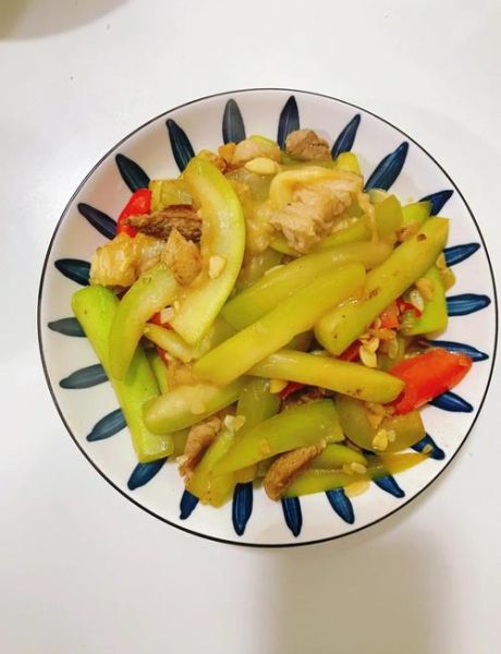 瓠子怎么炒好吃_瓠子炒肉片的家常做法-第1张图片-山城妙识