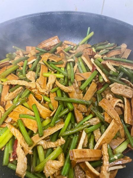 蒜苔豆腐怎么炒好吃_蒜苔豆腐的做法大全-第1张图片-山城妙识