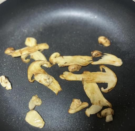 香煎松茸怎么做_香煎松茸用什么油最好-第1张图片-山城妙识