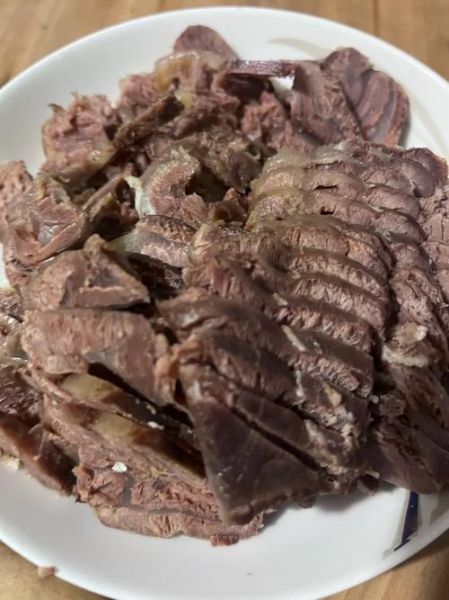 白切牛腱子肉怎么做_牛腱子肉焯水多久才嫩-第1张图片-山城妙识