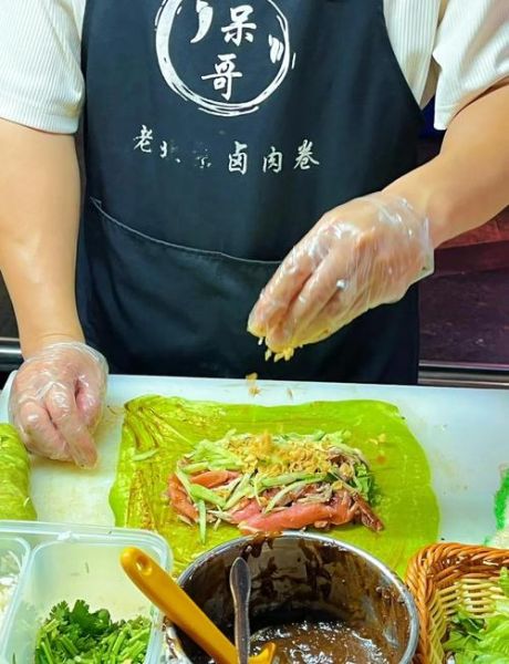 老北京卤肉卷怎么做_卤肉卷皮怎么和面-第1张图片-山城妙识