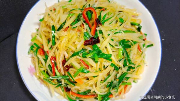 韭菜炒土豆丝怎么炒不糊锅_韭菜炒土豆丝家常做法-第3张图片-山城妙识