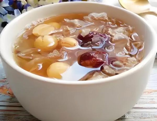 红枣银耳莲子羹的做法_怎么炖出胶质-第1张图片-山城妙识 红枣银耳莲子羹的做法_怎么炖出胶质-第1张图片-山城妙识