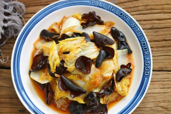 白菜炒木耳怎么炒好吃_白菜炒木耳用焯水吗-第2张图片-山城妙识