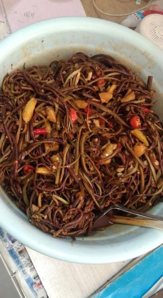 蕨菜怎么焯水去涩_蕨菜炒肉家常做法-第3张图片-山城妙识 蕨菜怎么焯水去涩_蕨菜炒肉家常做法-第3张图片-山城妙识