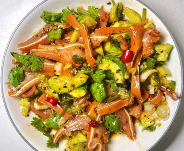 凉拌猪耳朵怎么做_凉拌猪耳朵需要焯水吗-第1张图片-山城妙识 凉拌猪耳朵怎么做_凉拌猪耳朵需要焯水吗-第1张图片-山城妙识