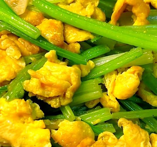 芹菜炒鸡蛋怎么做_芹菜炒鸡蛋先炒哪个-第2张图片-山城妙识