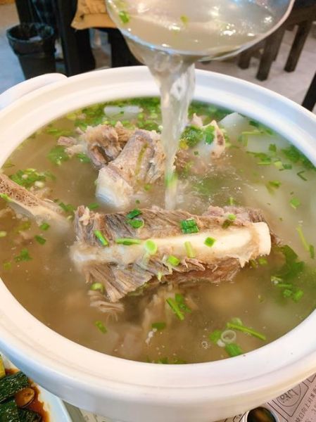 牛排骨汤怎么炖好喝_牛排骨汤的做法大全-第1张图片-山城妙识