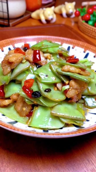 扁豆炒肉怎么炒才好吃_扁豆炒肉焯水还是不焯水-第1张图片-山城妙识