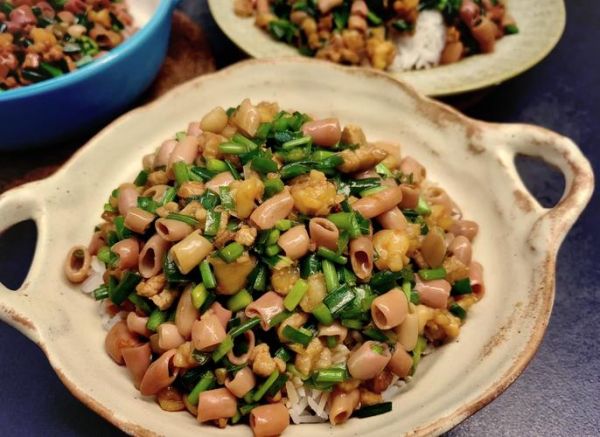 海肠捞饭怎么做_正宗海肠捞饭做法-第1张图片-山城妙识