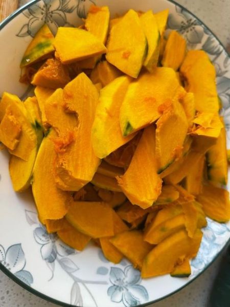 南瓜炒咸鸭蛋怎么做_咸鸭蛋炒南瓜窍门-第1张图片-山城妙识