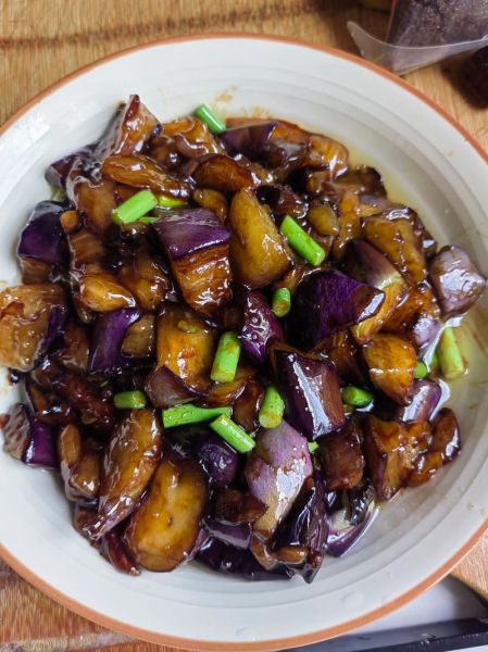 红烧茄子怎么做_红烧茄子需要焯水吗-第1张图片-山城妙识 红烧茄子怎么做_红烧茄子需要焯水吗-第1张图片-山城妙识