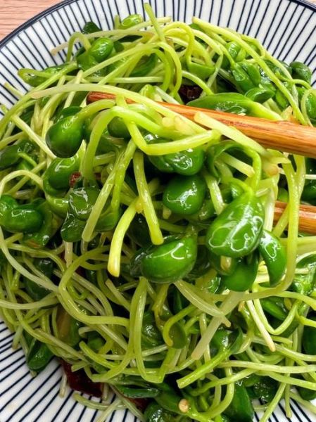 炒豆苗怎么炒才脆嫩_家常炒豆苗要不要焯水-第1张图片-山城妙识