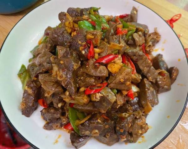 炒猪肺怎么炒才脆嫩_炒猪肺的家常做法-第1张图片-山城妙识