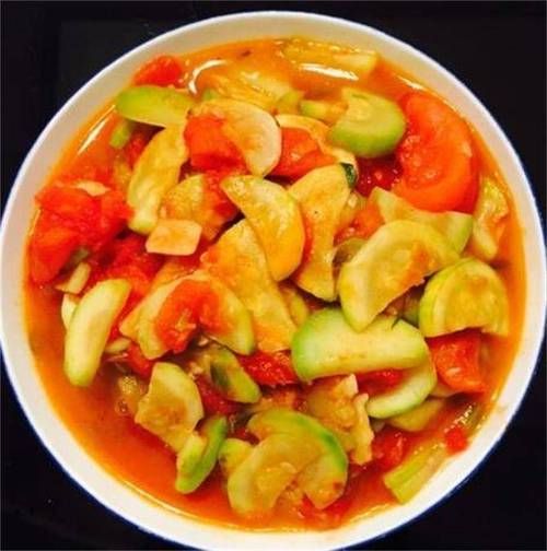 西葫芦炒西红柿怎么做_西葫芦炒西红柿需要焯水吗-第1张图片-山城妙识 西葫芦炒西红柿怎么做_西葫芦炒西红柿需要焯水吗-第1张图片-山城妙识