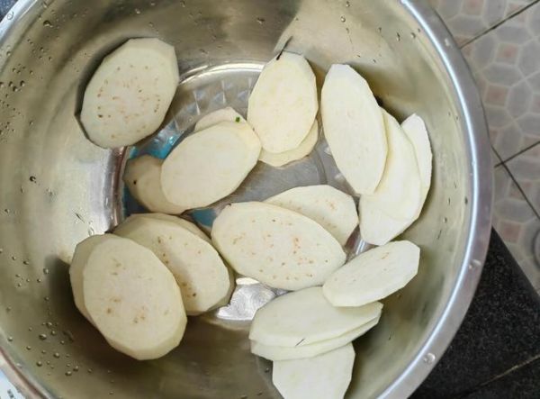 裹面炸茄子怎么做_裹面炸茄子不吸油技巧-第1张图片-山城妙识 裹面炸茄子怎么做_裹面炸茄子不吸油技巧-第1张图片-山城妙识