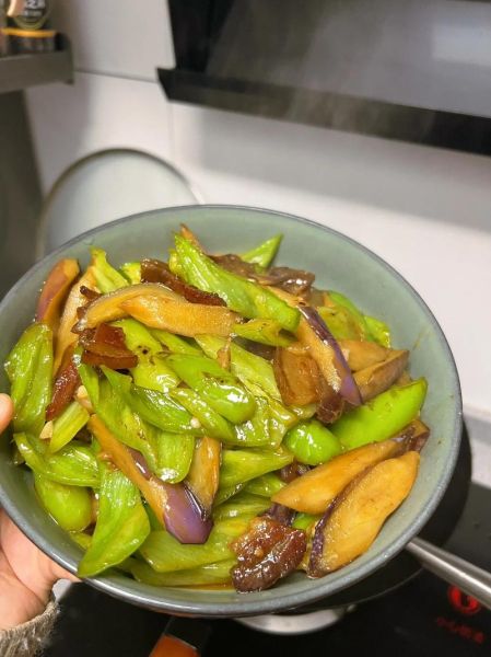 清炒茄子怎么做才好吃_家常清炒茄子需要焯水吗-第2张图片-山城妙识