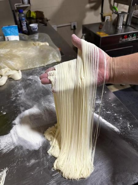 手擀面怎么和面才筋道_手擀面面粉和水的比例是多少-第3张图片-山城妙识